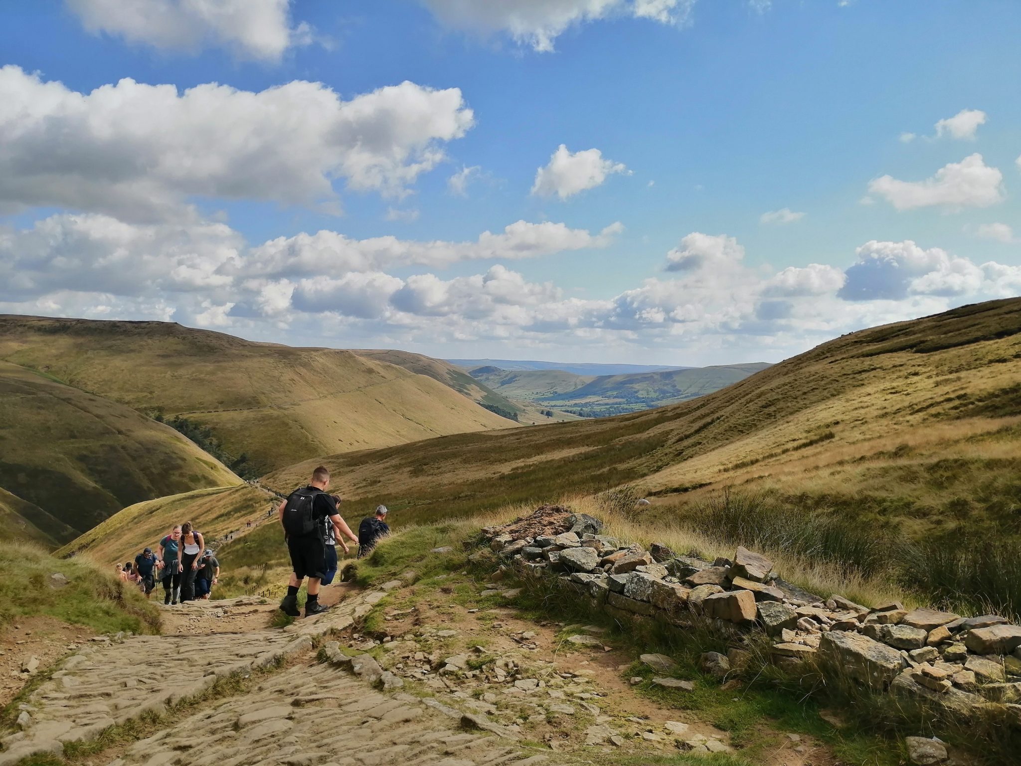 How to explore the Peak District by public transport - Wandering and Wine